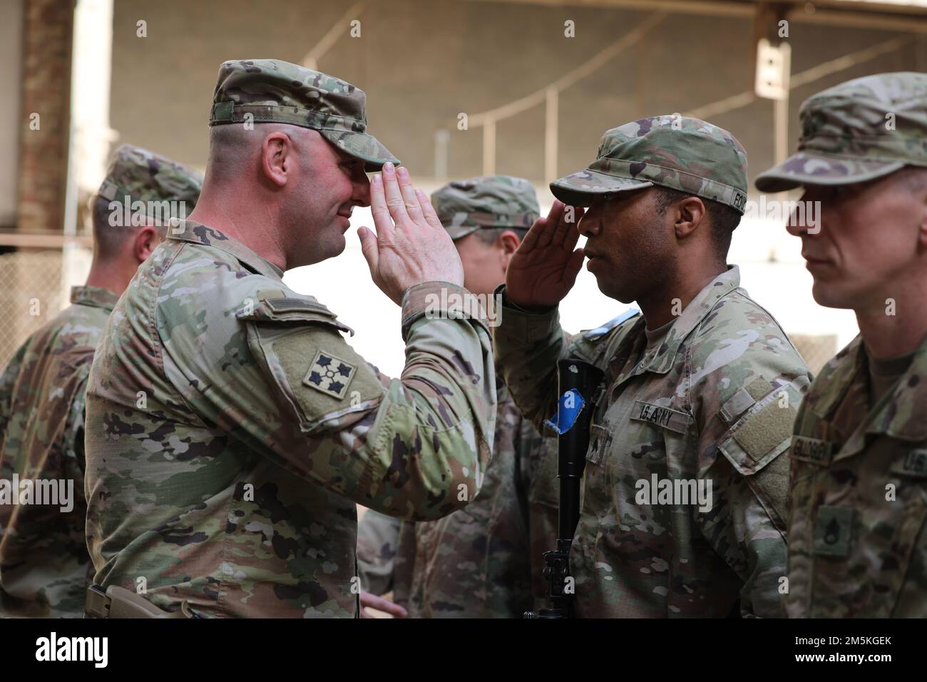 Le lieutenant-colonel Gregory Polk, commandant du Bataillon du Génie ...
