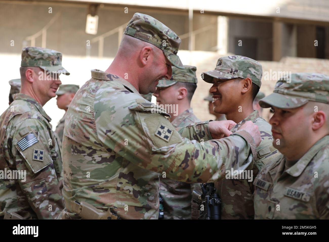 Le lieutenant-colonel Gregory Polk, commandant du Bataillon du Génie ...