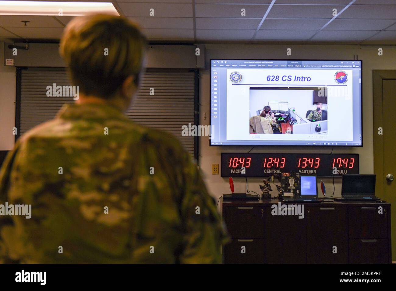 ÉTATS-UNIS Le Sgt Rebecca Bateman, chef de commandement de l’escadre de ...