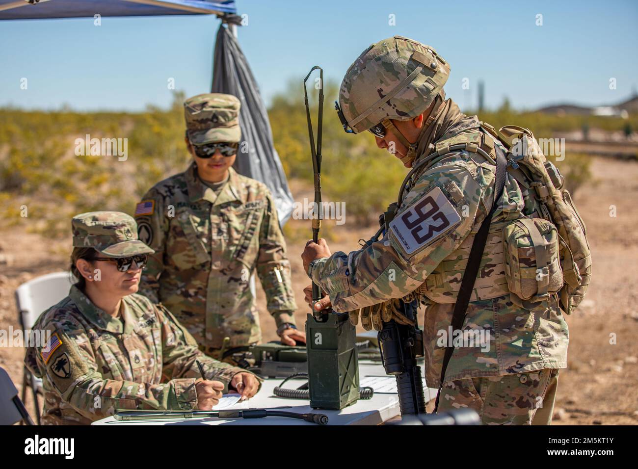 ÉTATS-UNIS L'armée 2nd Lt. Grant Navakuku et la compagnie de police ...