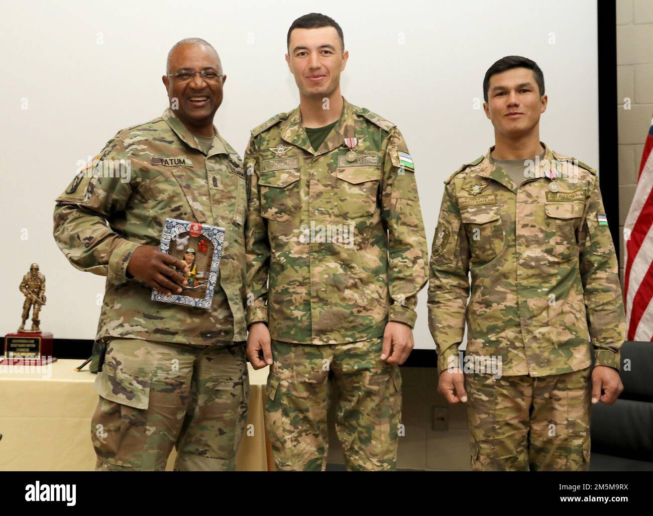Le commandant Sgt. Silvester Tatum, le chef principal enrôlé pour la ...