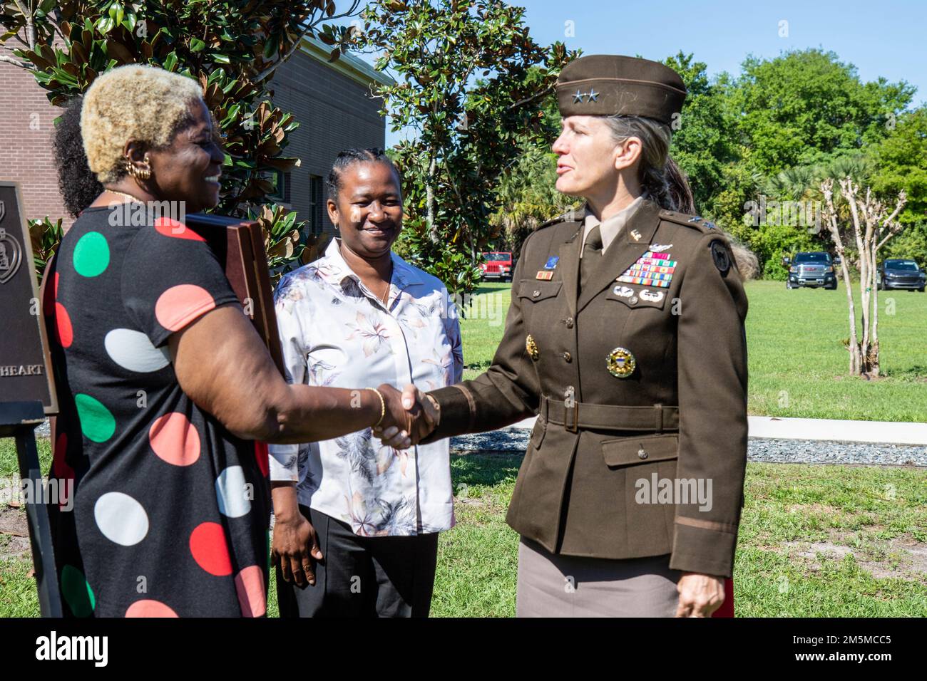 Le général de division Jami C. Shawley, commandant général de la 81st ...
