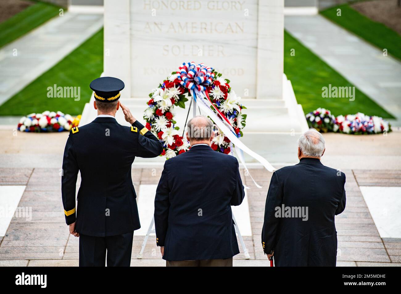 Major général Allan M. Pepin (à gauche), commandant général, Groupe de ...