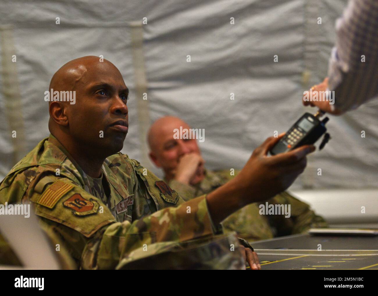ÉTATS-UNIS Le Sgt Kenneth M. Bruce Jr., chef de commandement de la ...