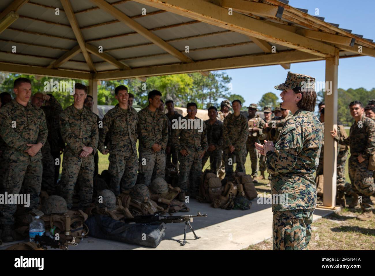 ÉTATS-UNIS Corps maritime 2nd le lieutenant Emmanuelle Cooper, officier ...