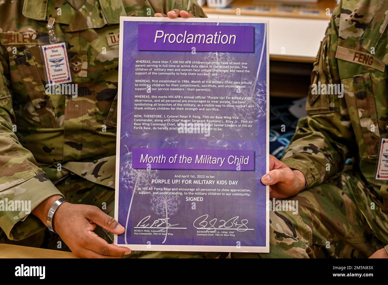 Le sergent-chef Raymond Riley, chef de commandement de l'escadre de la ...