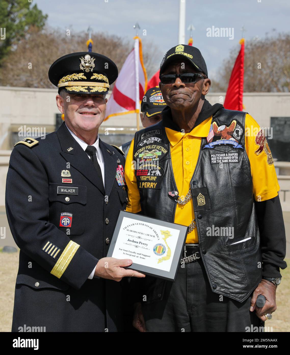 Le Sgt. Maj. Joshua Perry reçoit un prix du chapitre 1067 des anciens ...