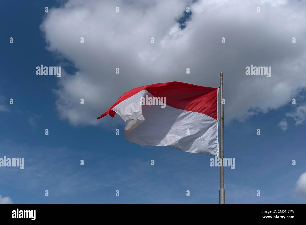 Drapeau rouge et blanc Banque de photographies et d’images à haute ...