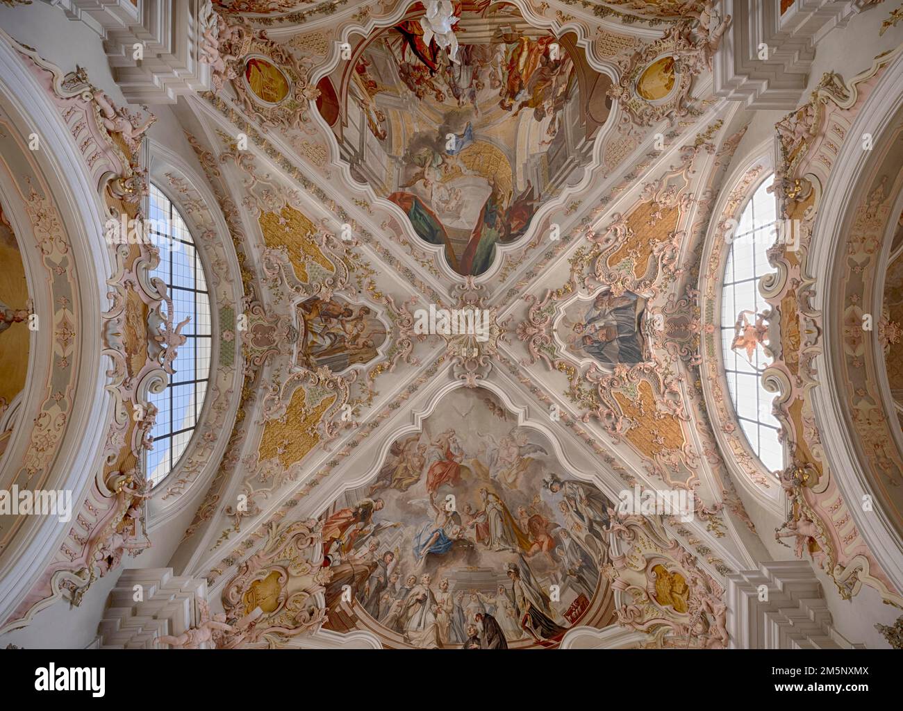 Photographie intérieure des fresques du plafond, peinture du plafond ...