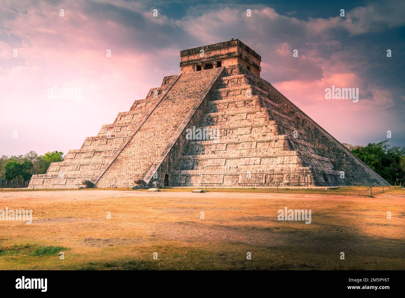 Chichen itza el castillo Banque de photographies et d’images à haute ...