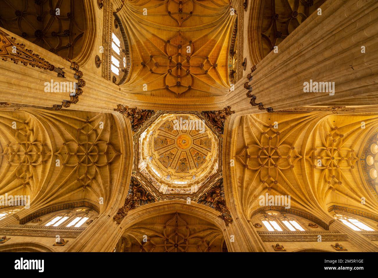 Salamanque, Espagne - 23 décembre 2022: Croisement des quatre bras de ...