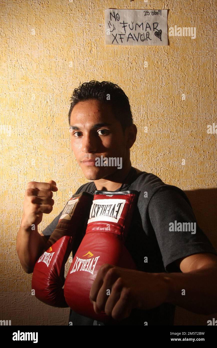 Boxeador profesional Juan Francisco Estrada el Gallo ® con un record de ...