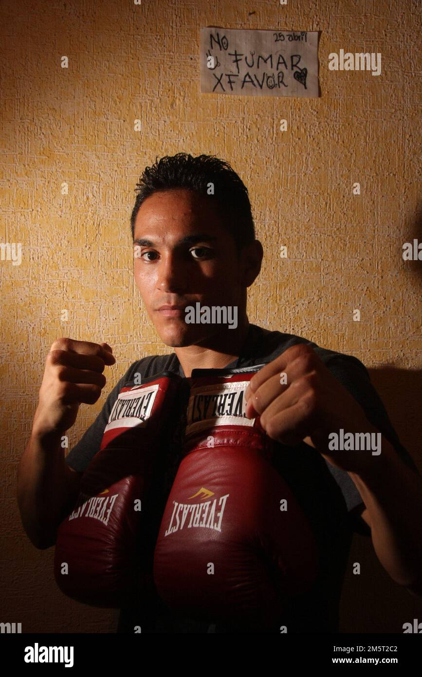 Boxeador profesional Juan Francisco Estrada el Gallo ® con un record de ...