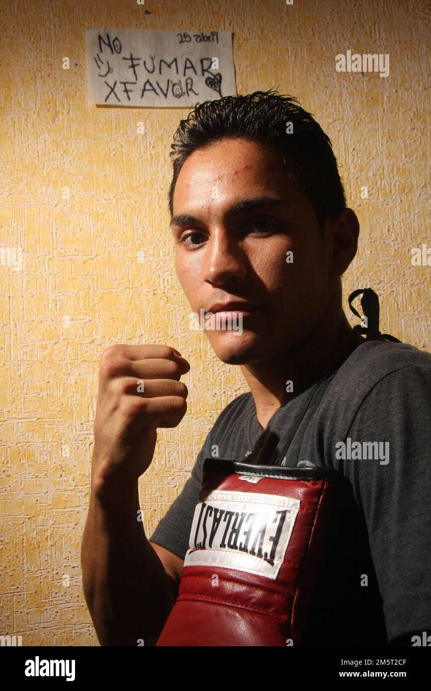 Boxeador profesional Juan Francisco Estrada el Gallo ® con un record de ...