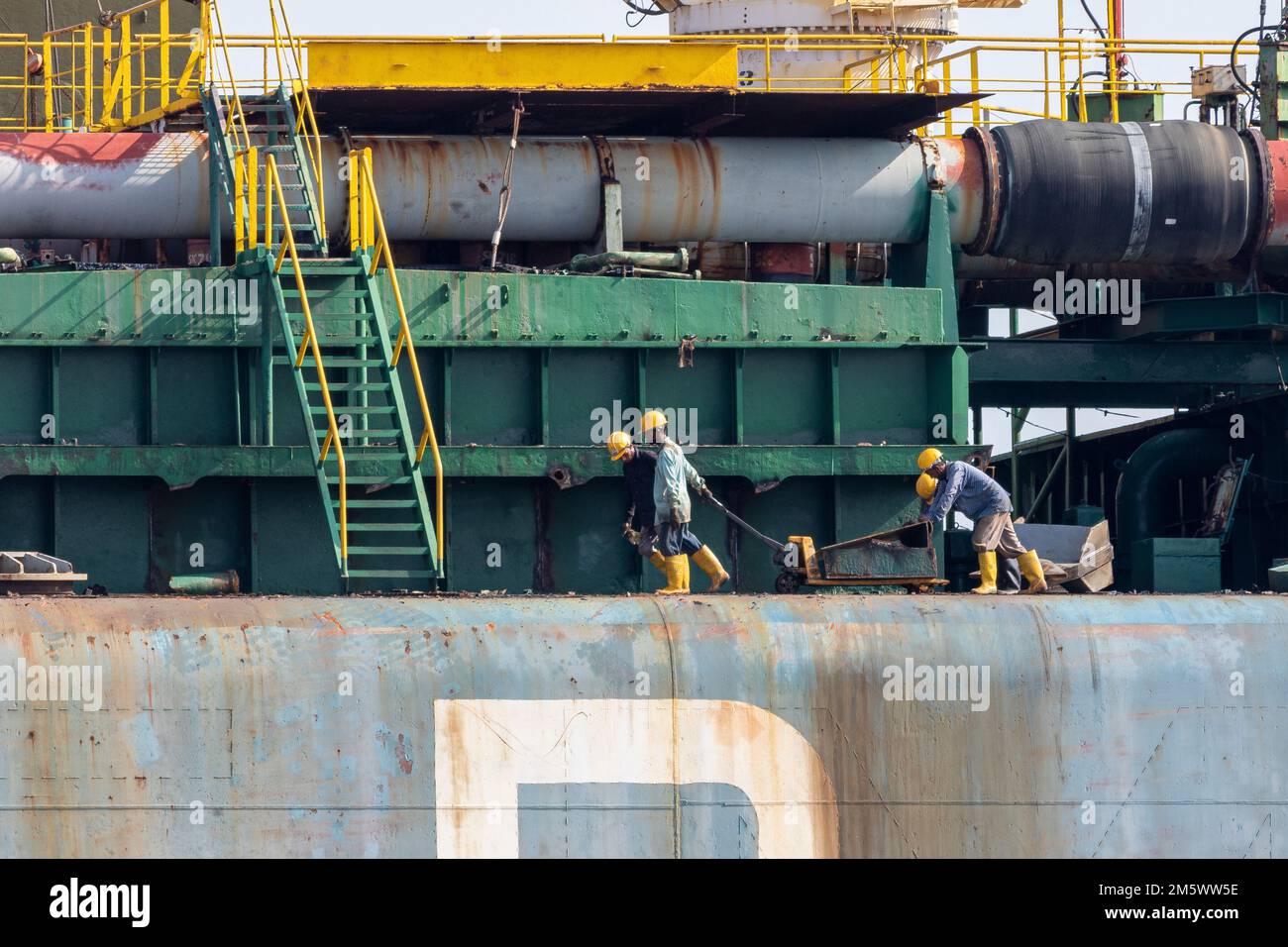 Ocean ship breaking yard Banque de photographies et d’images à haute ...