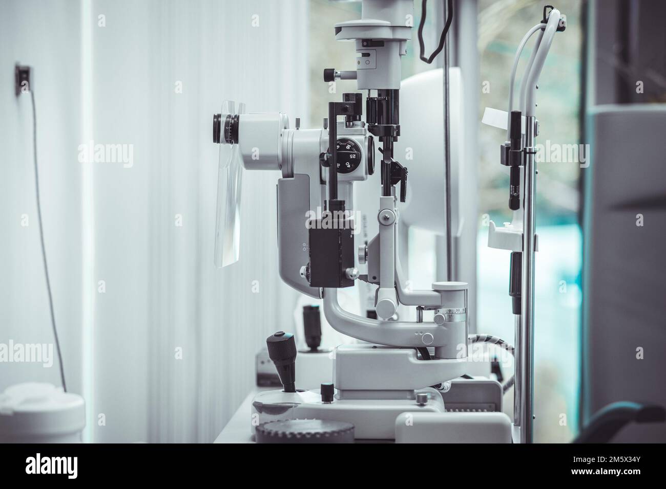 Différents dispositifs pour mesurer le dioptère et l'examen oculaire ...