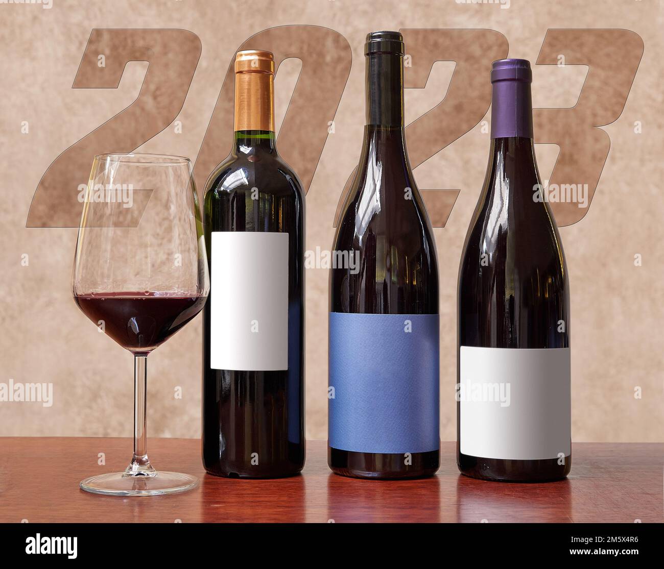 Arbre différents types de bouteilles de vin rouge et un verre pour ...