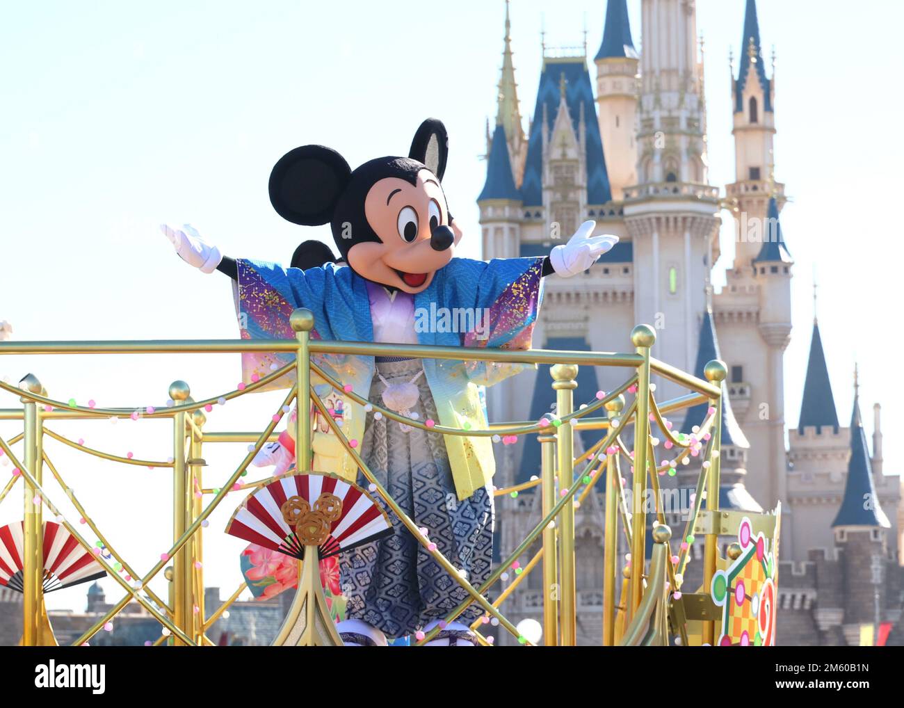 Urayasu, Japon. 1st janvier 2023. Le personnage de Disney Mickey Mouse ...