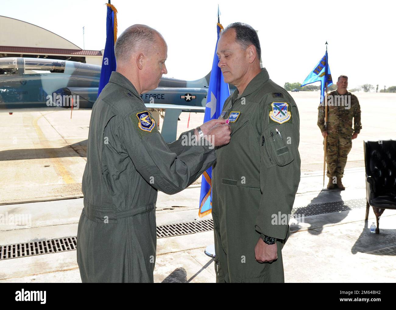 Le général de division Bret C. Larson, commandant de la Force aérienne ...