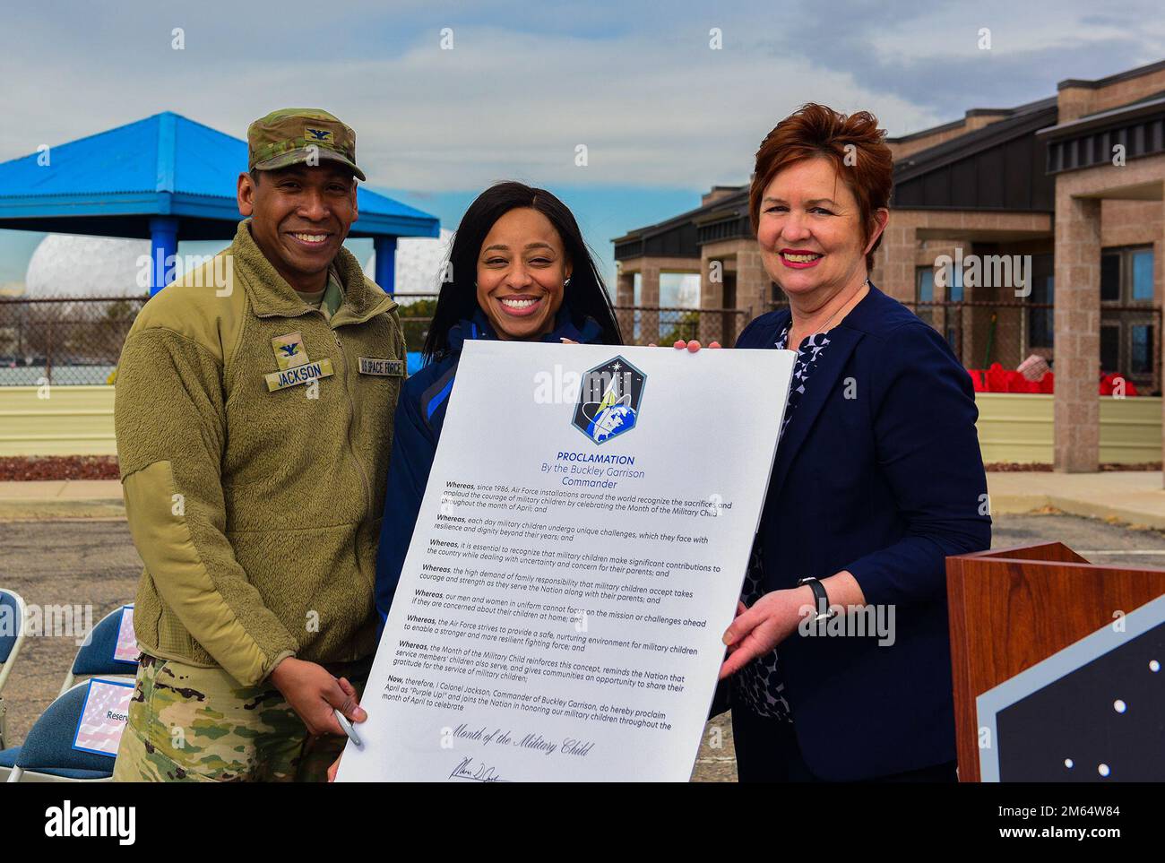 Pour le mois de l'enfant militaire, le colonel Marcus Jackson ...