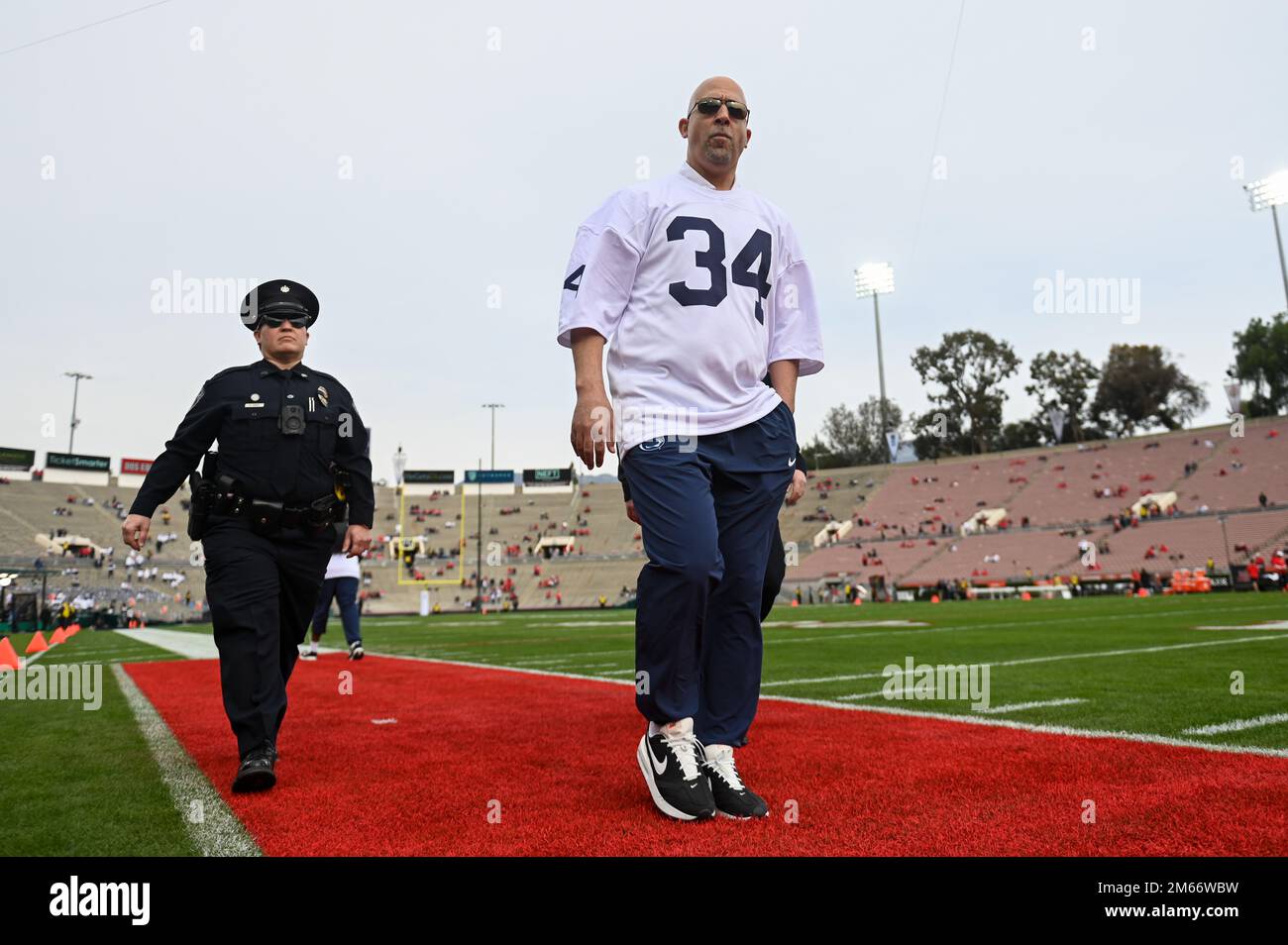 James Franklin, entraîneur-chef des Nittany Lions de l'État de Pennsylvanie, arrive avant le ...
