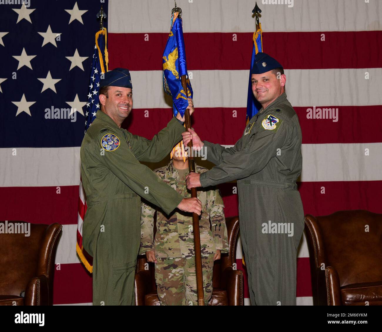 ÉTATS-UNIS Le colonel de la Force aérienne Kyle Goldstein (à gauche ...