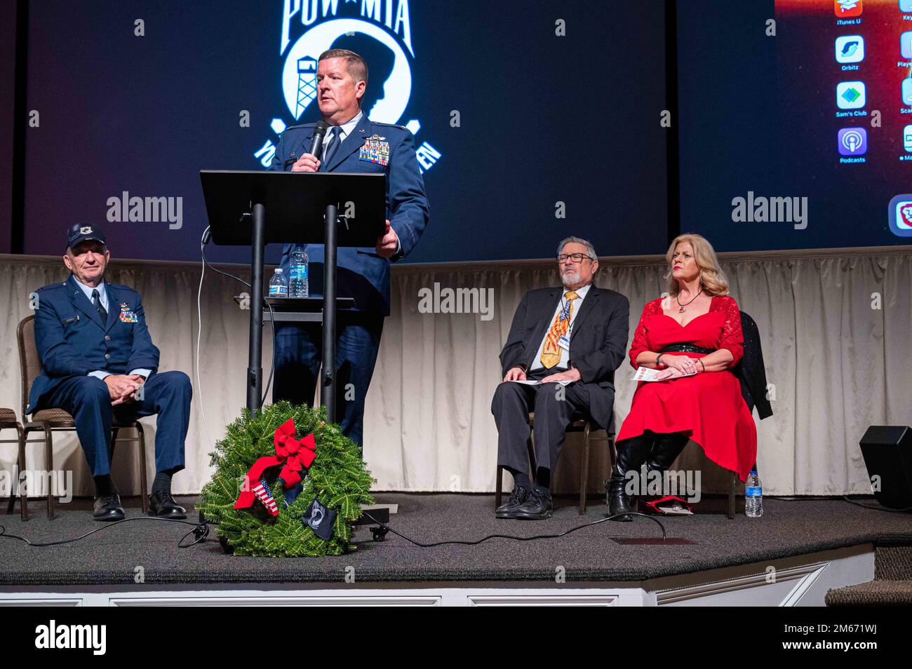 ÉTATS-UNIS Le colonel de la Force aérienne, John Cluck, commandant de l ...