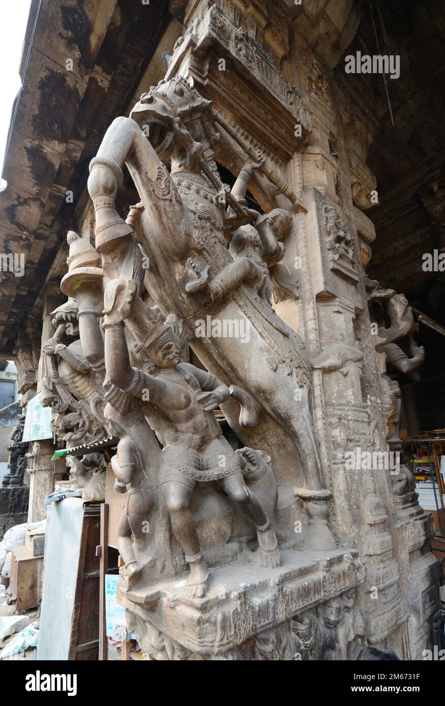 Sculptures dans le mandapa aux 1000 piliers Banque de photographies et ...