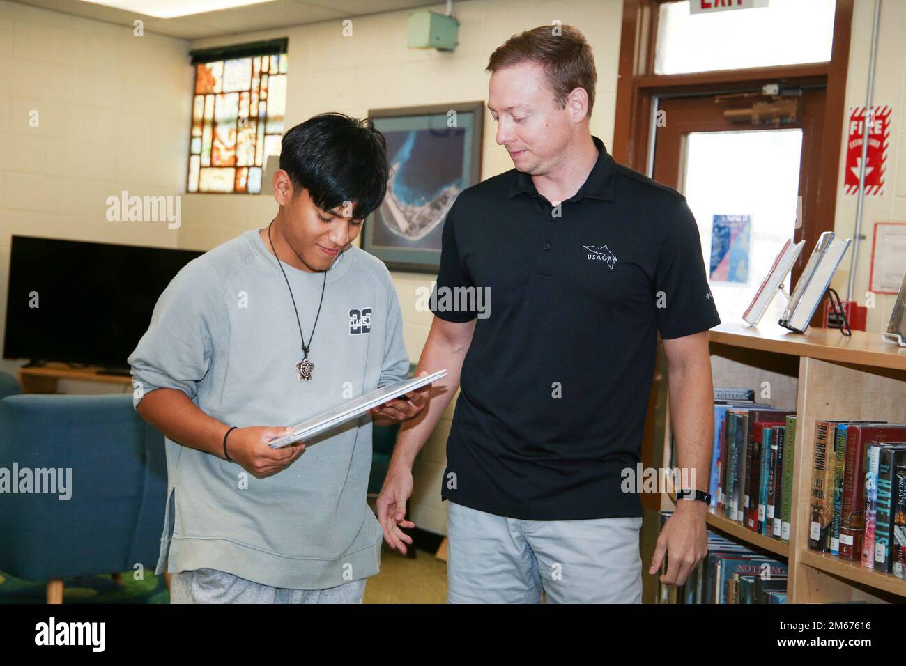 ÉTATS-UNIS Michael Lojkar, nommé à la Air Force Academy, à gauche, et ...