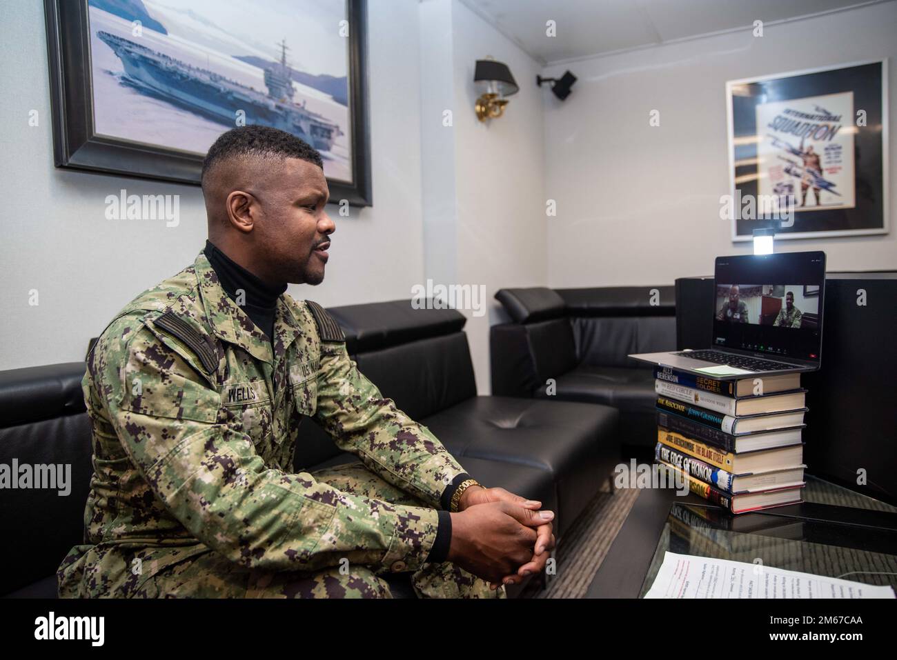 220411-N-WU964-1171 YOKOSUKA, Japon (11 avril 2022) Airman Philip Wells ...