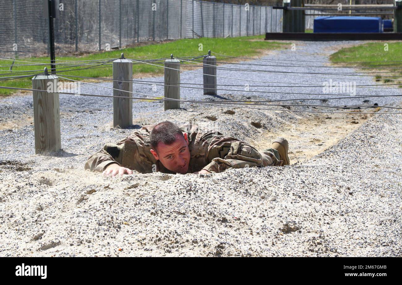 Le SPC Brandon Mitchell, 337th Bataillon des ingénieurs, 55th Brigade d'amélioration des ...