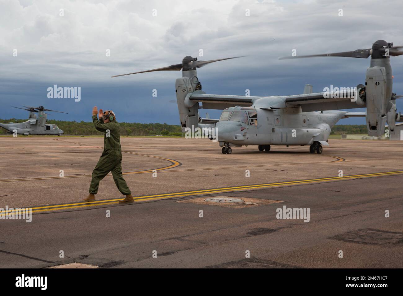 A ÉTATS-UNIS Marine avec le milieu marin Tiltrotor Squadron (VMM) 268 ...