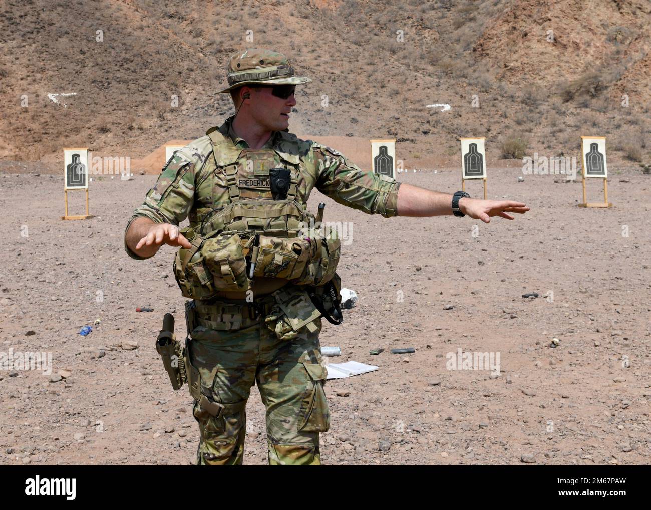 2nd Lt. Aaron Frederick, 2nd chef de peloton, Compagnie Bravo, 1-149th ...
