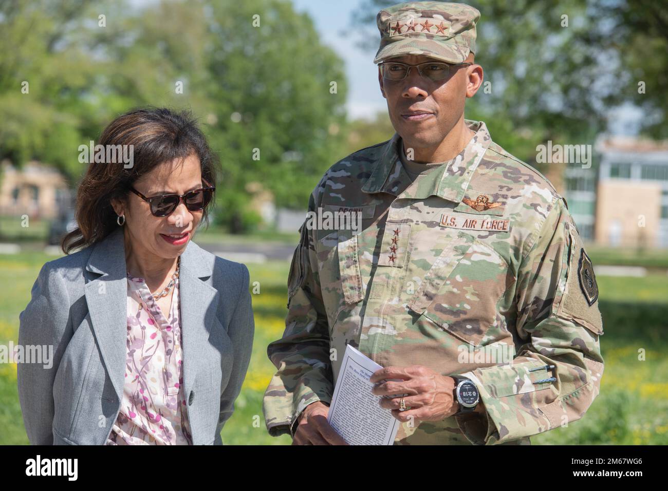 Le chef d'état-major de la Force aérienne, le général CQ Brown, Jr., et ...