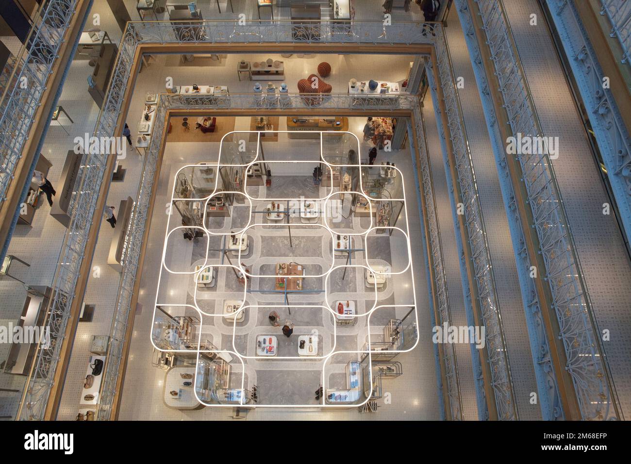 La Samaritaine est un grand magasin à Paris, récemment rénové pour ...