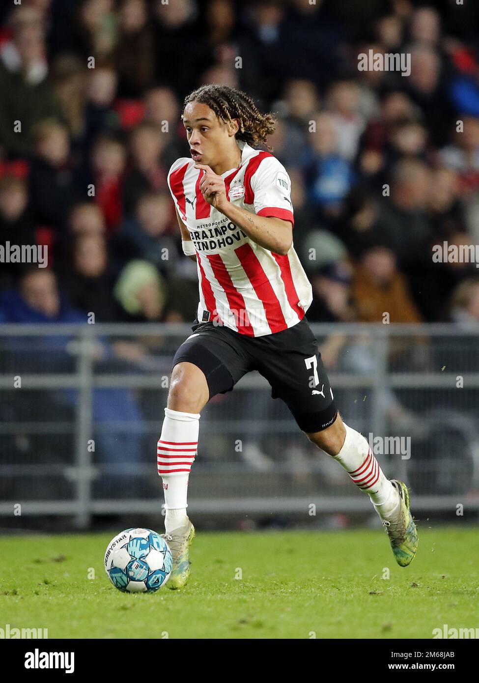 EINDHOVEN - Xavi Simons du PSV Eindhoven lors du match amical entre le ...