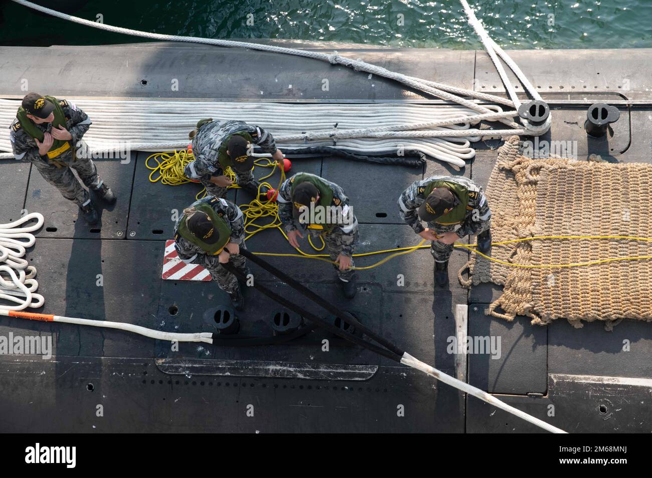 PERTH, Australie (19 avril 2022) les marins de la Marine royale ...