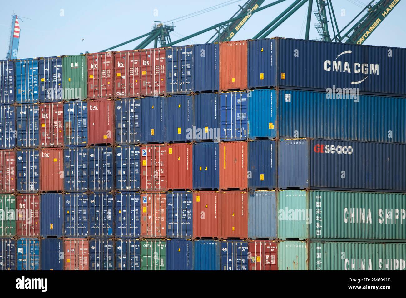 Zeebrugge port and container terminal Banque de photographies et d ...