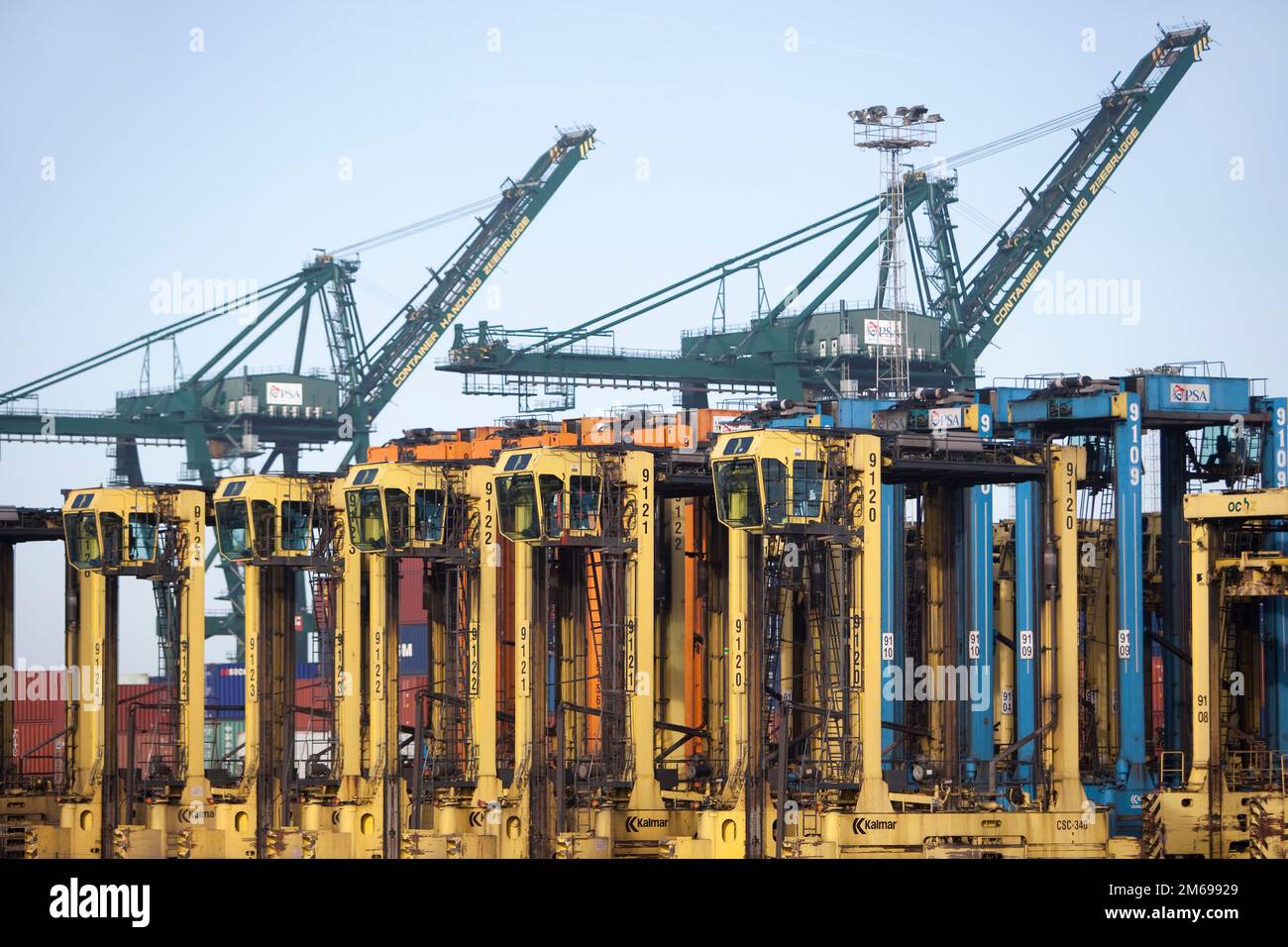 Zeebrugge port and container terminal Banque de photographies et d ...