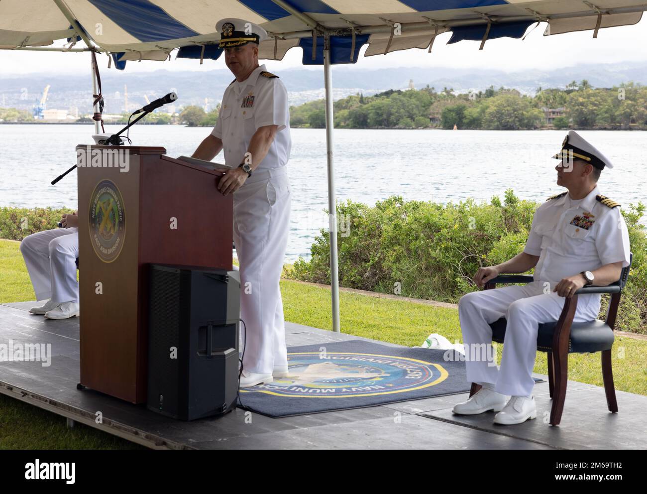 220421-N-XM133-0007 EWA BEACH, Hawaï (21 avril 2022) le capitaine Brett ...