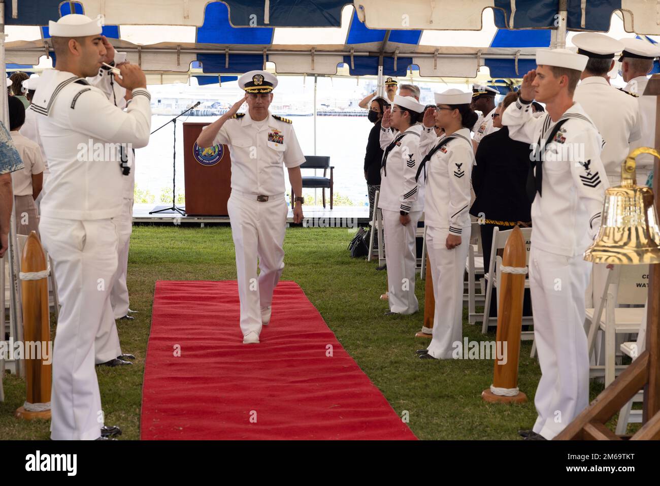 220421-N-XM133-0016 EWA BEACH, Hawaï (21 avril 2022) le capitaine John ...