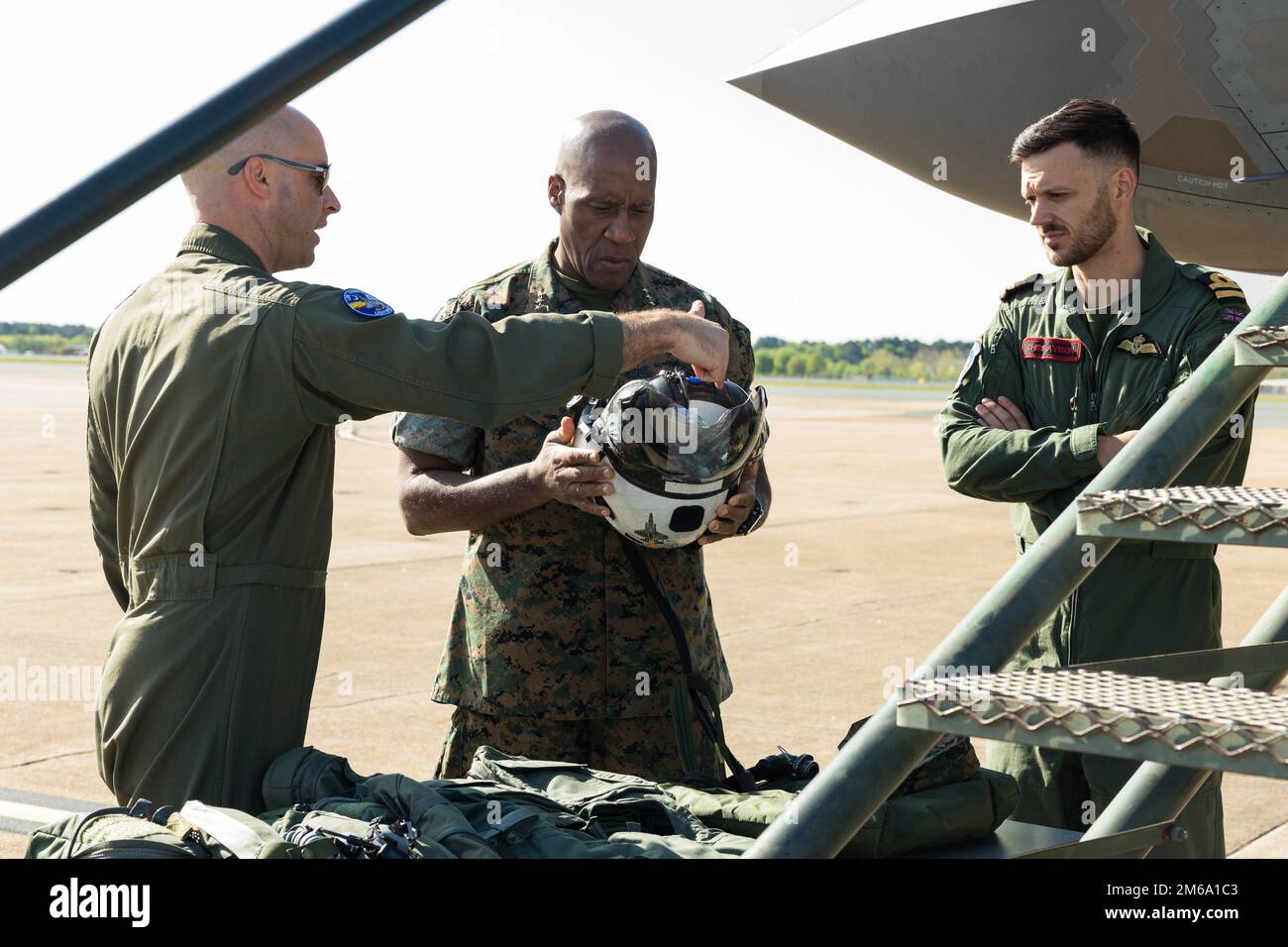 ÉTATS-UNIS Le lieutenant-général du corps maritime Michael E. Langley ...