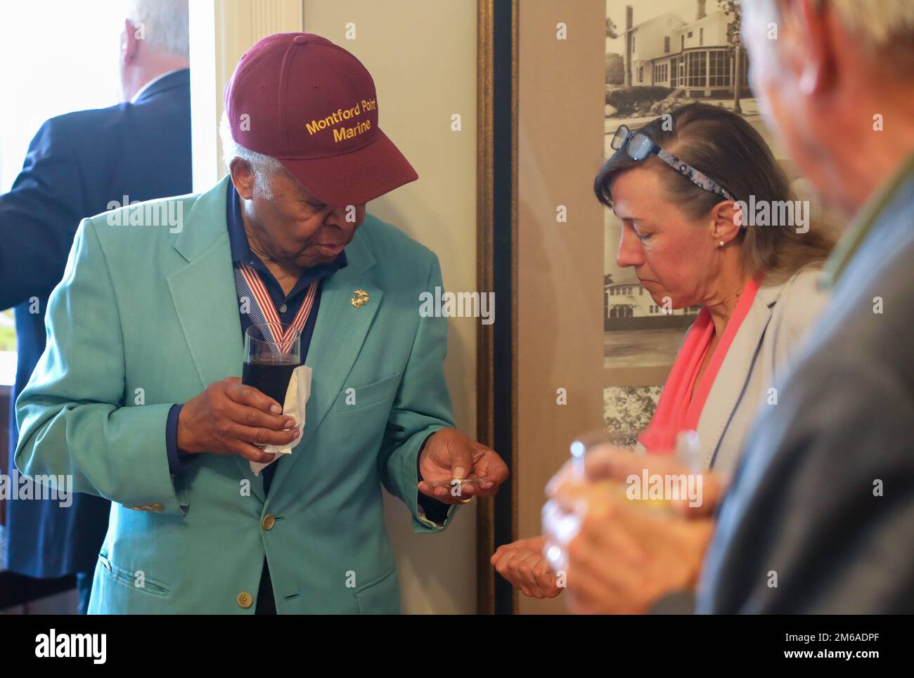 L'ambassadeur Theodore R. Britton Jr. Visite le corps de Marine recent ...