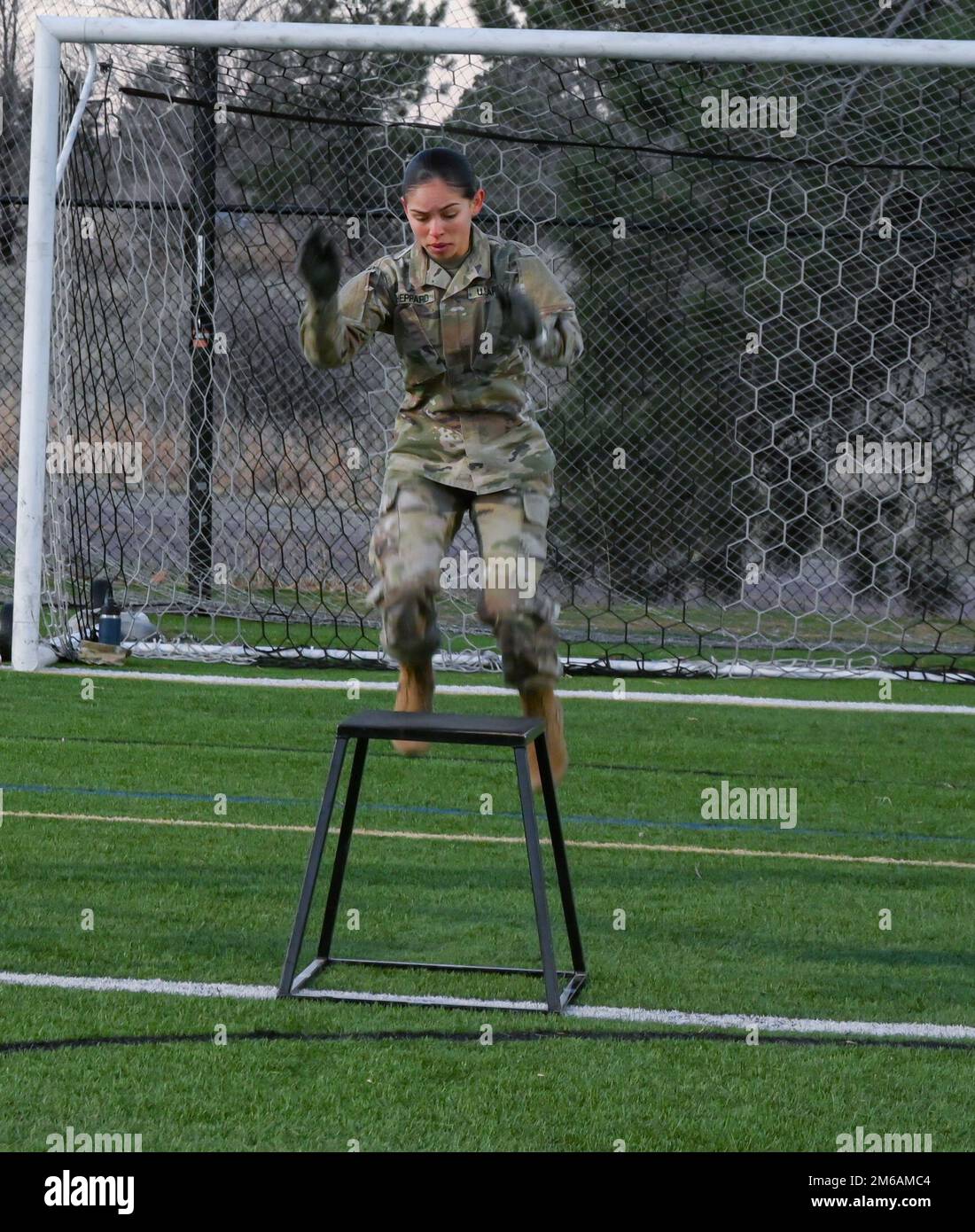 Le cadet Veronica Sheppard, un junior affecté au programme de CROT de l ...