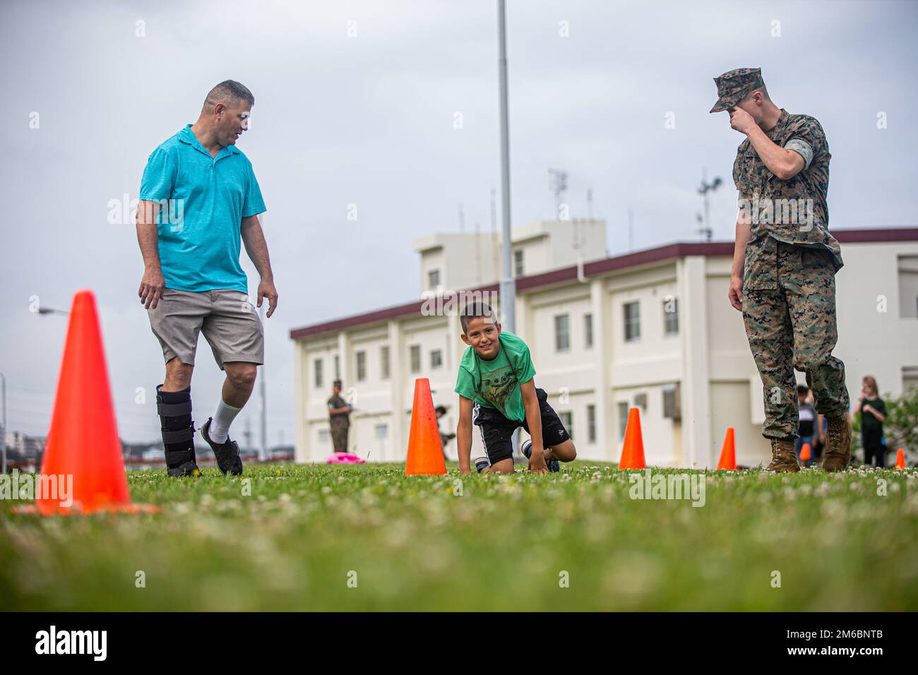 Les membres du service et leurs familles participent à un test de ...