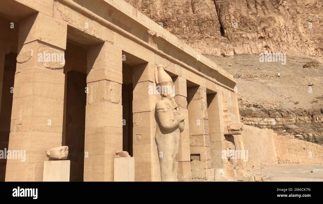 Les bâtiments et les colonnes de mégalithes de l'Égypte ancienne. Les ...