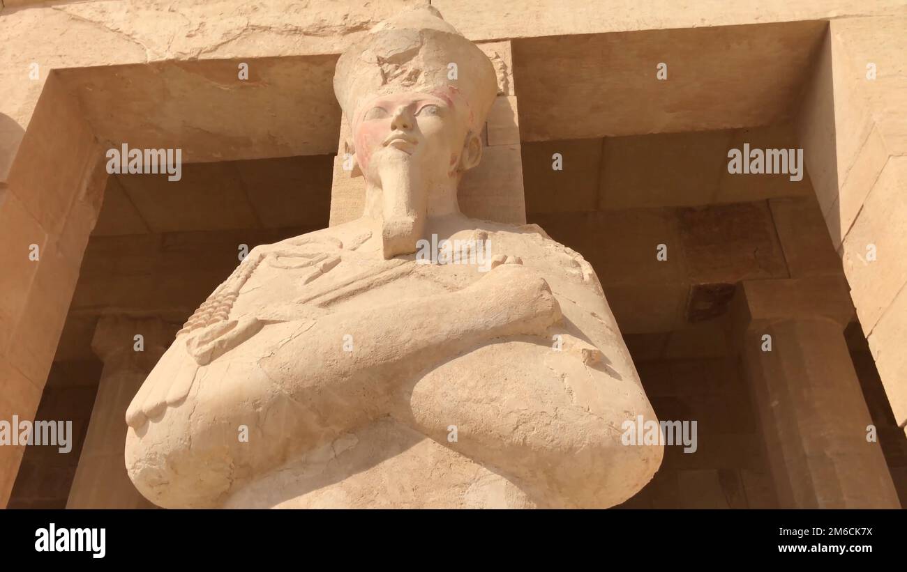 Les bâtiments et les colonnes de mégalithes de l'Égypte ancienne. Les ...