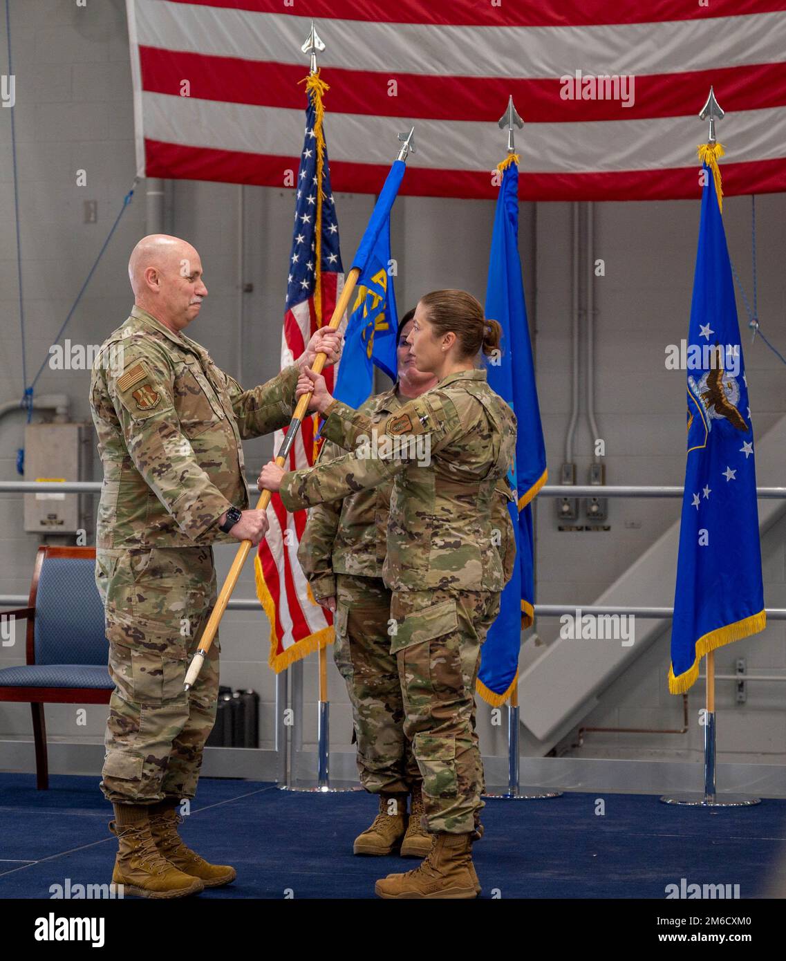 Le lieutenant-colonel Al Knapp, commandant du Groupe de maintenance ...