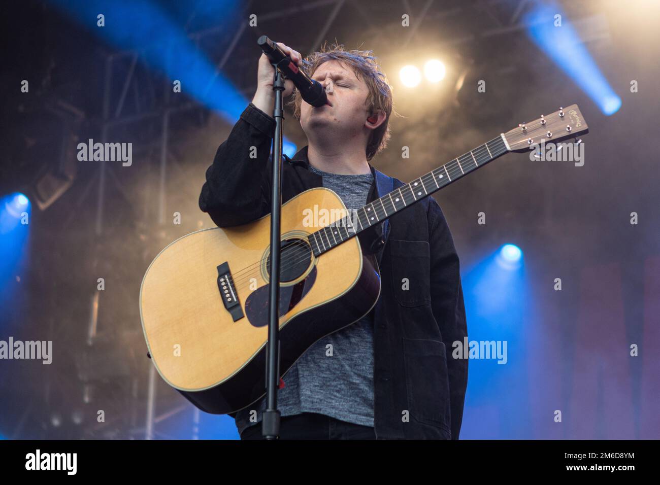Performances de lewis capaldi Banque de photographies et d’images à ...