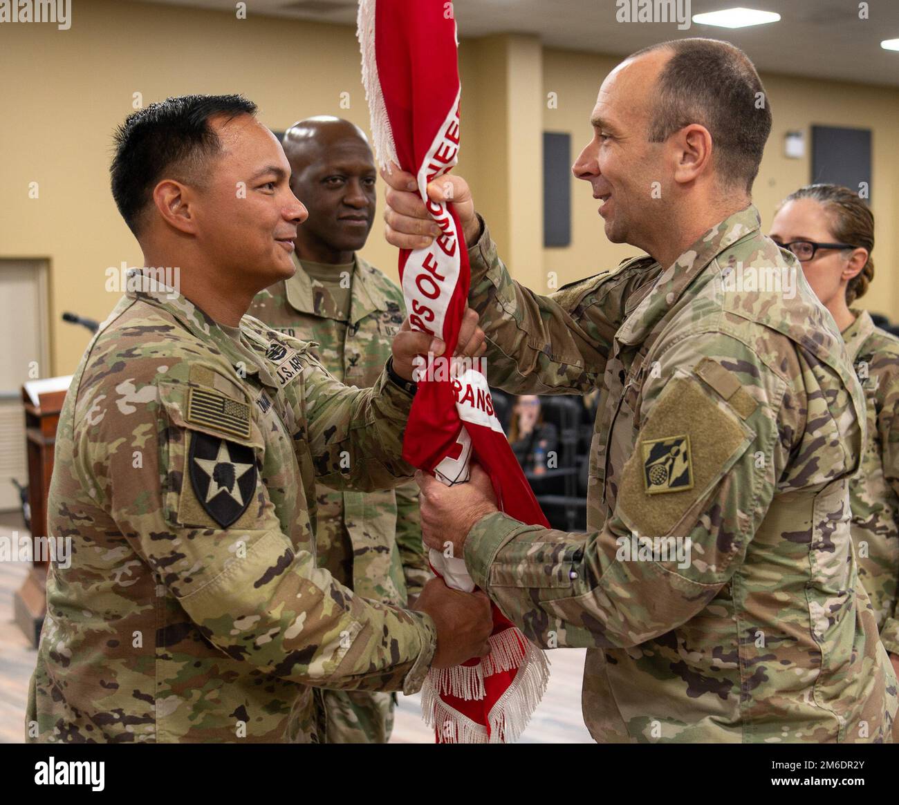 Le lieutenant-colonel Peter M. Ammerman, commandant intérimaire du district expéditionnaire ...